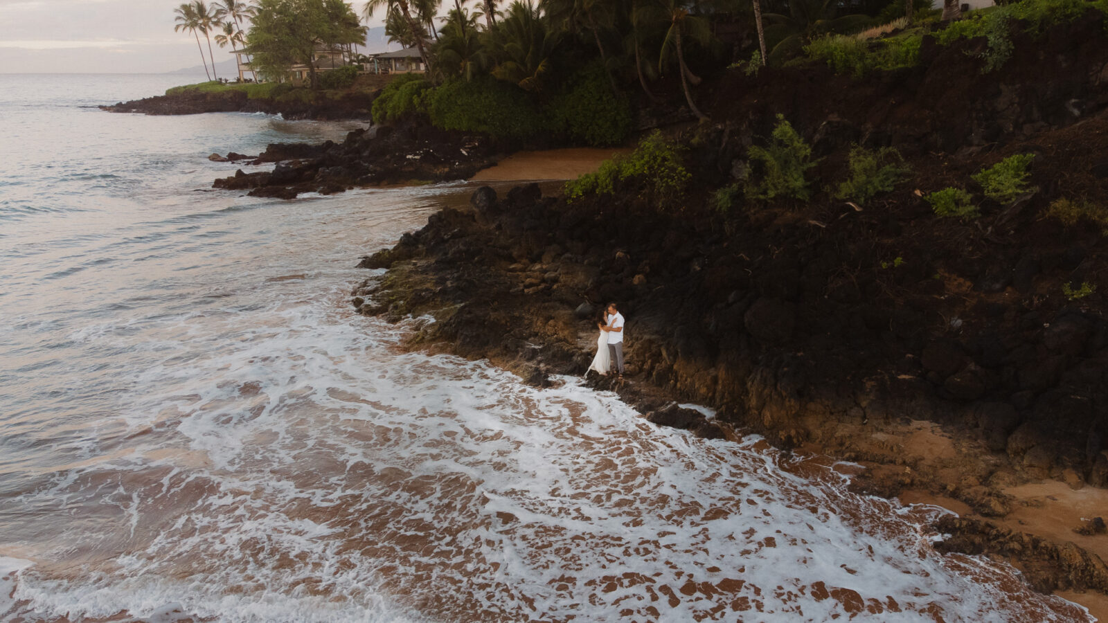 Danielle & Ray’s Beach & Cliffside Maui Elopement ...