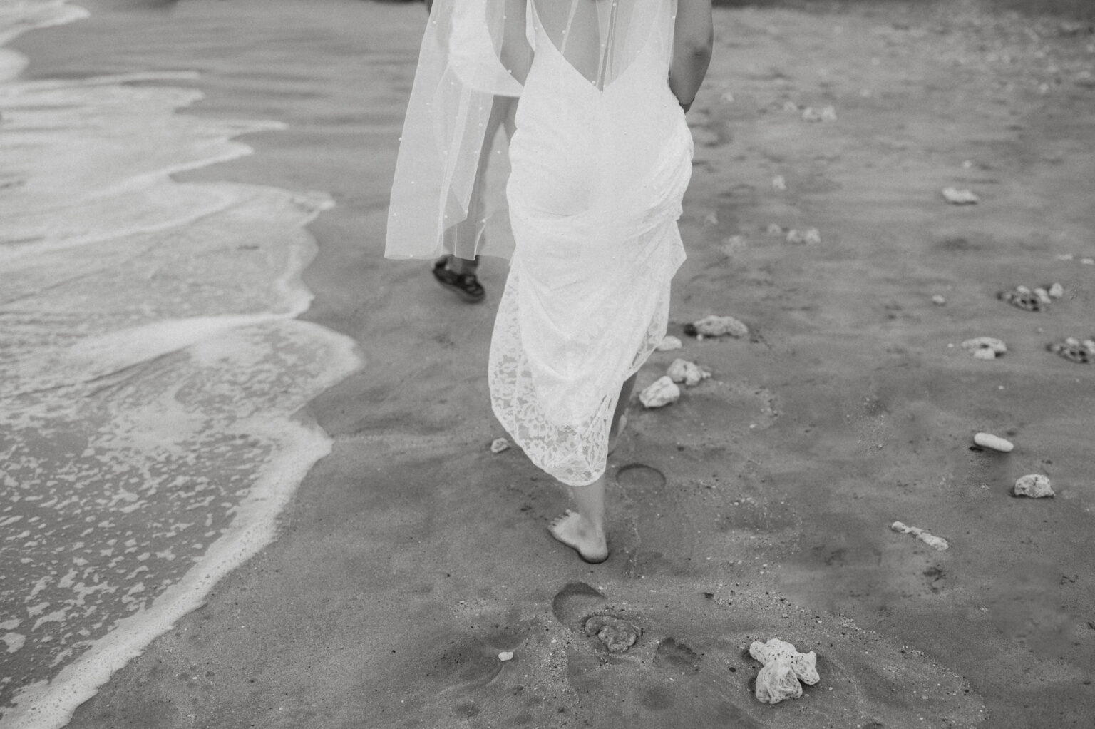 Danielle & Ray’s Beach & Cliffside Maui Elopement ...