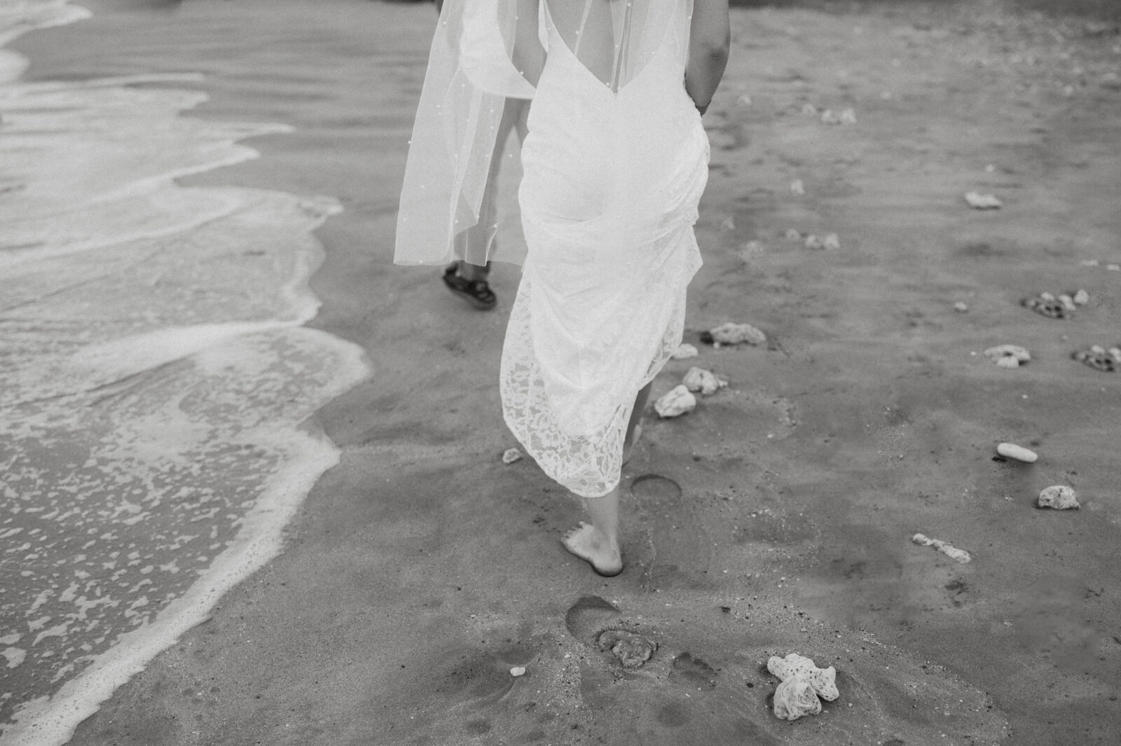 Danielle & Ray’s Beach & Cliffside Maui Elopement ...