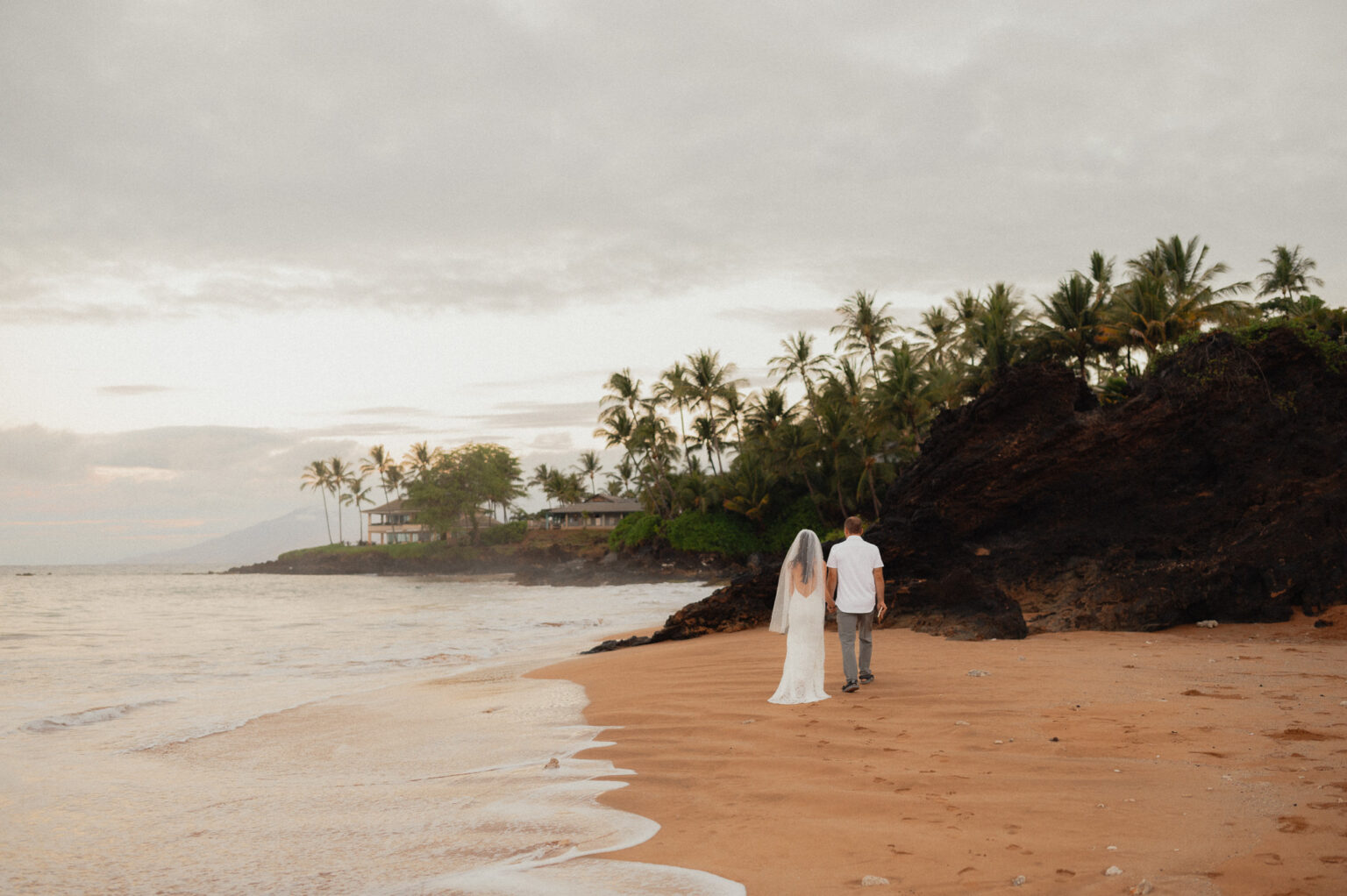 Danielle & Ray’s Beach & Cliffside Maui Elopement ...