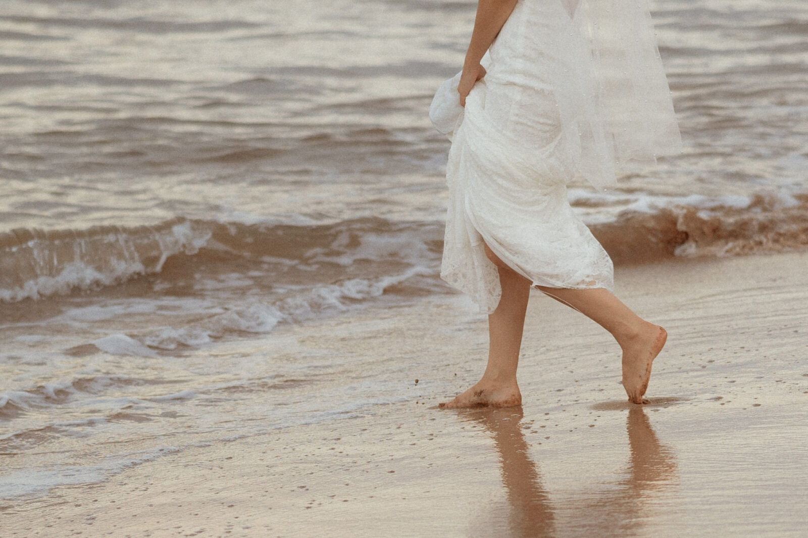Danielle & Ray’s Beach & Cliffside Maui Elopement ...